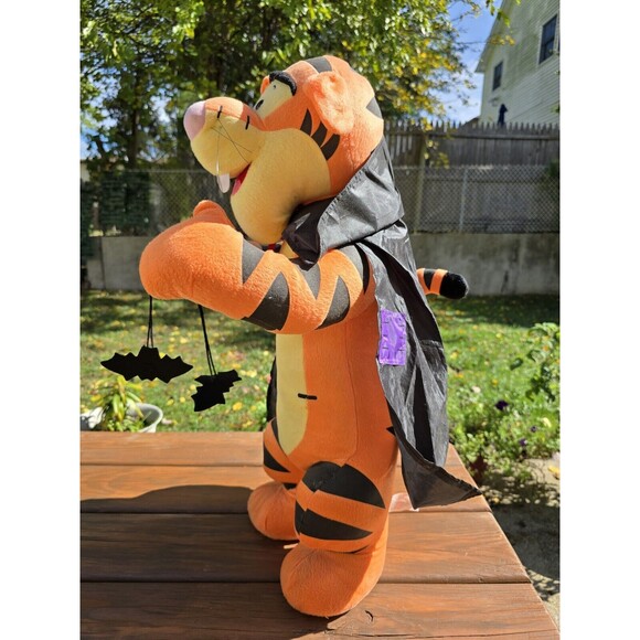 Disney | Holiday | Disney Winnie The Pooh 26 Vampire Tigger Halloween ...